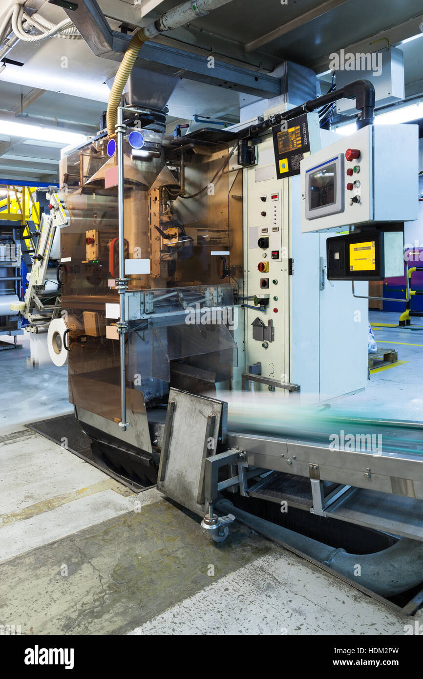 moving new conveyor in a modern workshop Stock Photo - Alamy