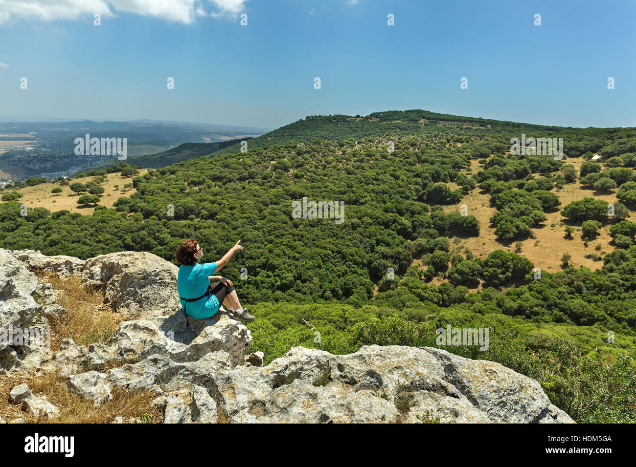 Woman hiking to the top of a mountain hi-res stock photography and ...