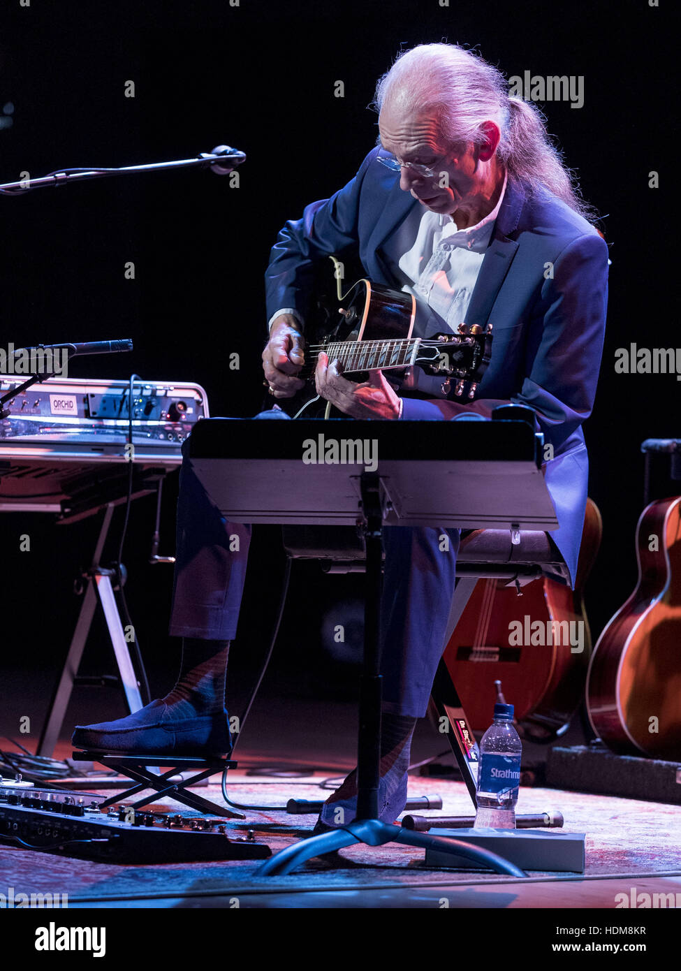 Steve howe asia hi-res stock photography and images - Alamy