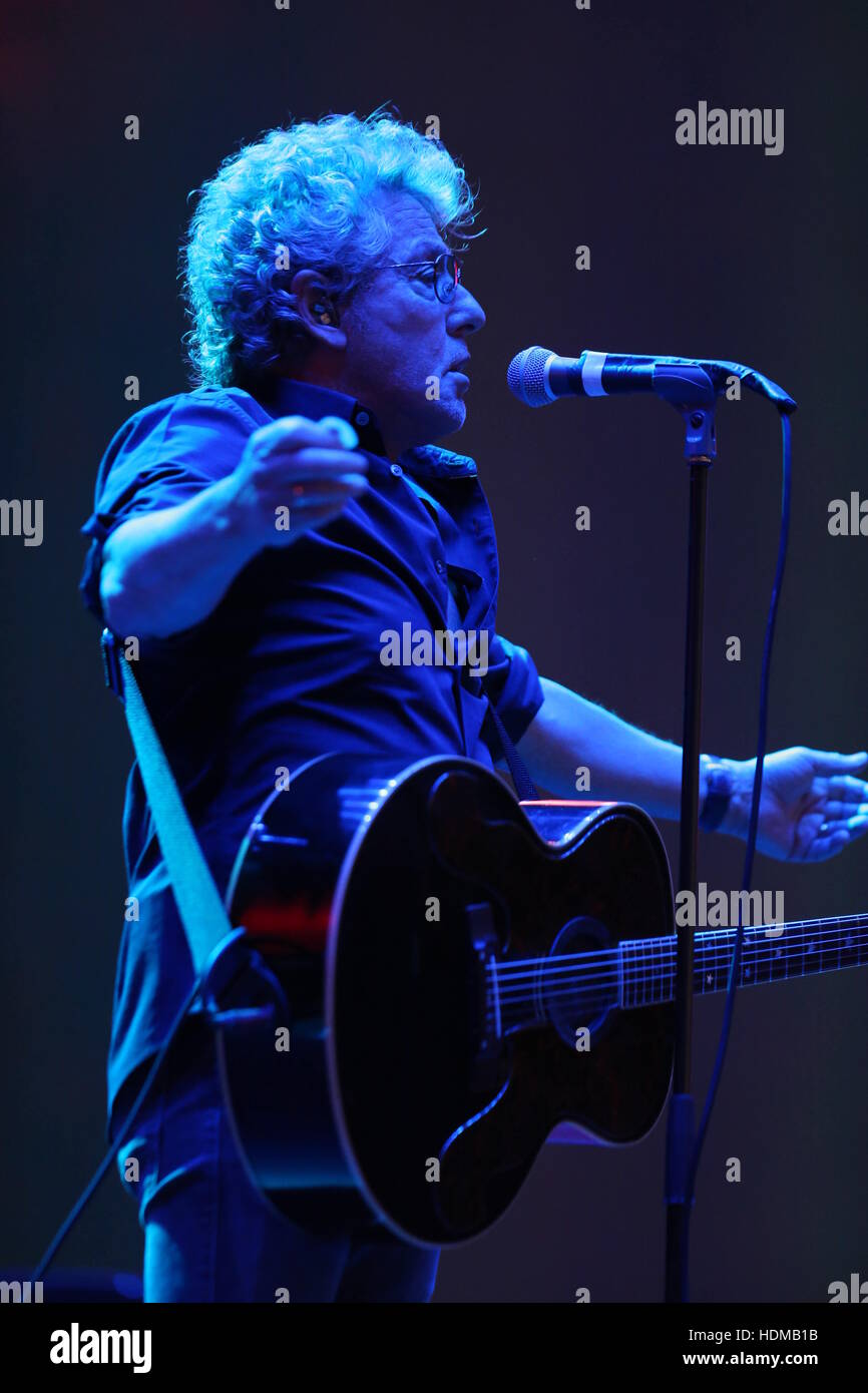 Pete Townshend of The Who as the band perform onstage during Desert ...