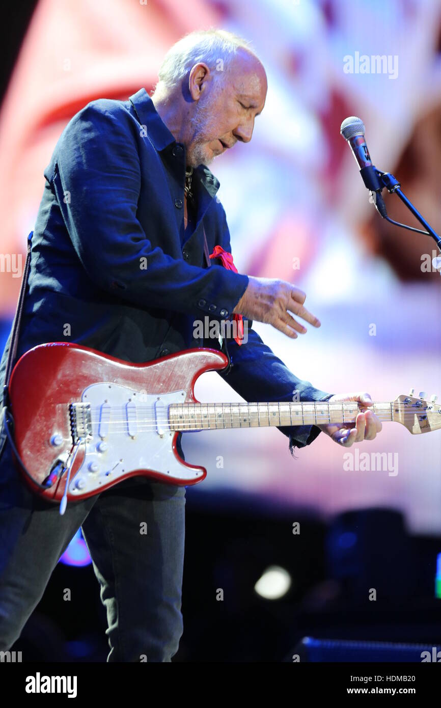 Pete Townshend of The Who as the band perform onstage during Desert ...
