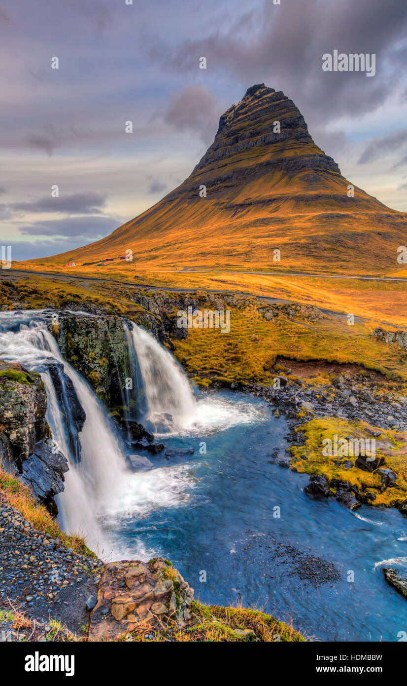 Mt Kirkjufel and Kirkjufelsfoss waterfall near Grundarfjordur in ...