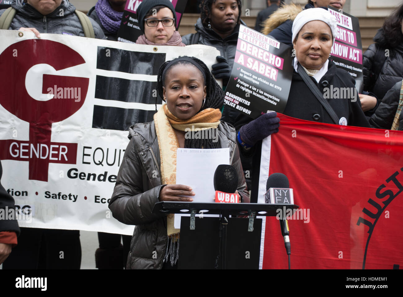 Momsrising hi-res stock photography and images - Alamy