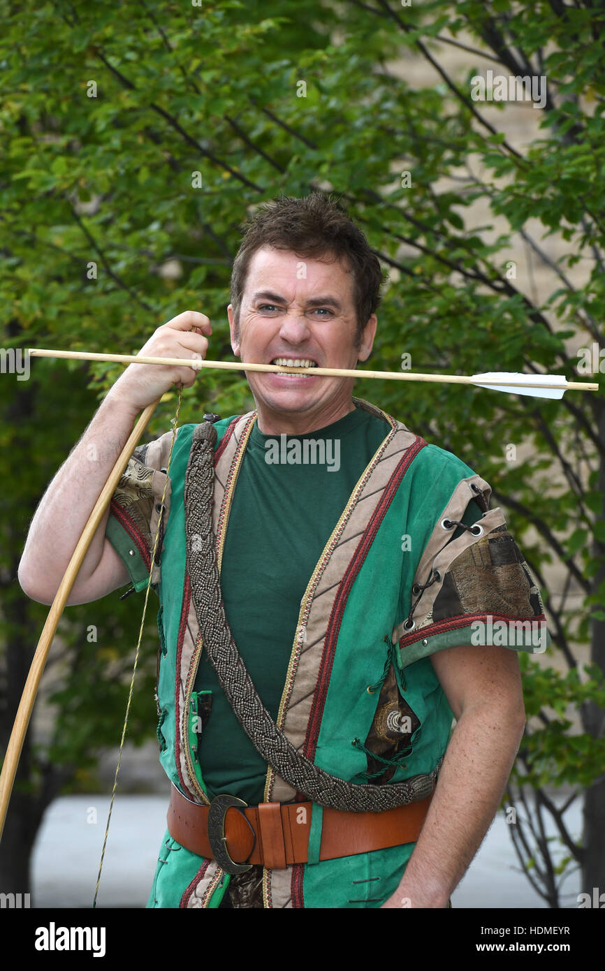 Robin Hood Panto starring Shane Richie and Jessie Wallace at the ...