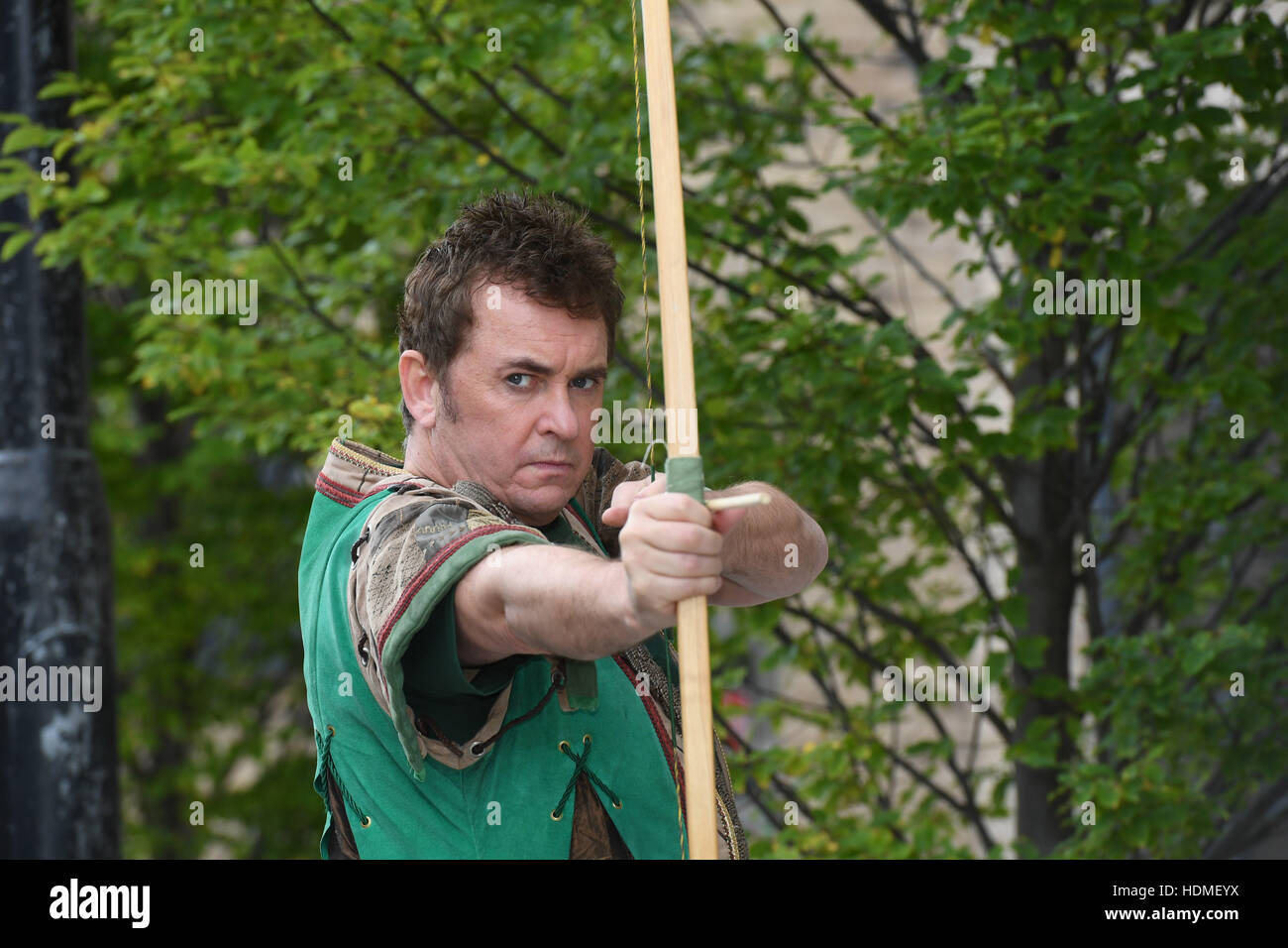 Robin Hood Panto starring Shane Richie and Jessie Wallace at the ...