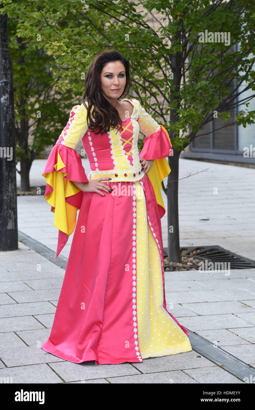 Robin Hood Panto starring Shane Richie and Jessie Wallace at the ...