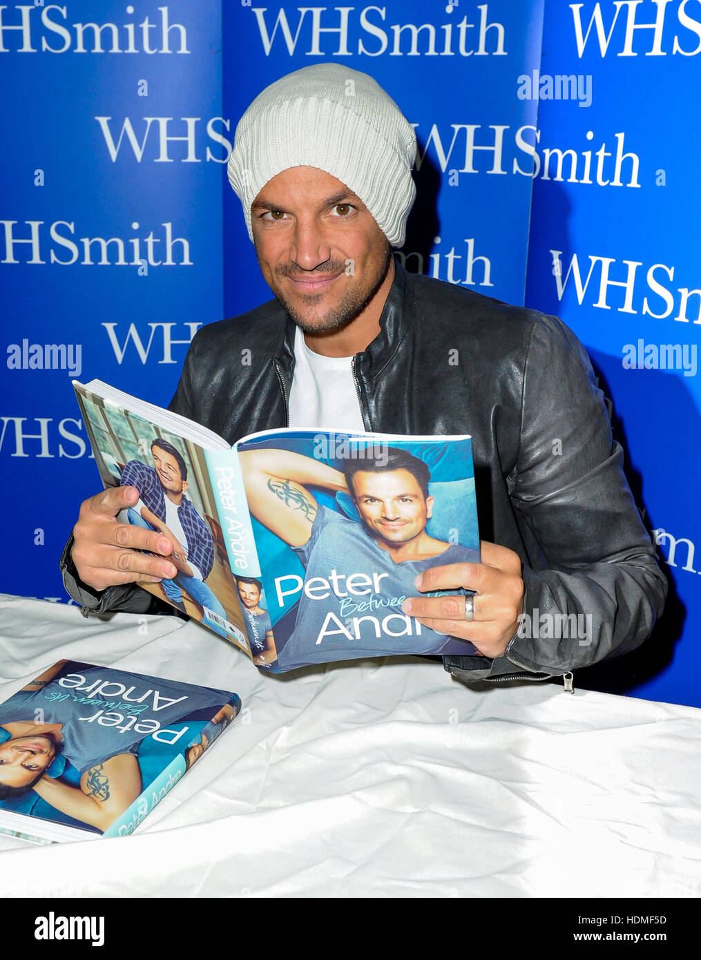 Whsmith gloucester hi-res stock photography and images - Alamy