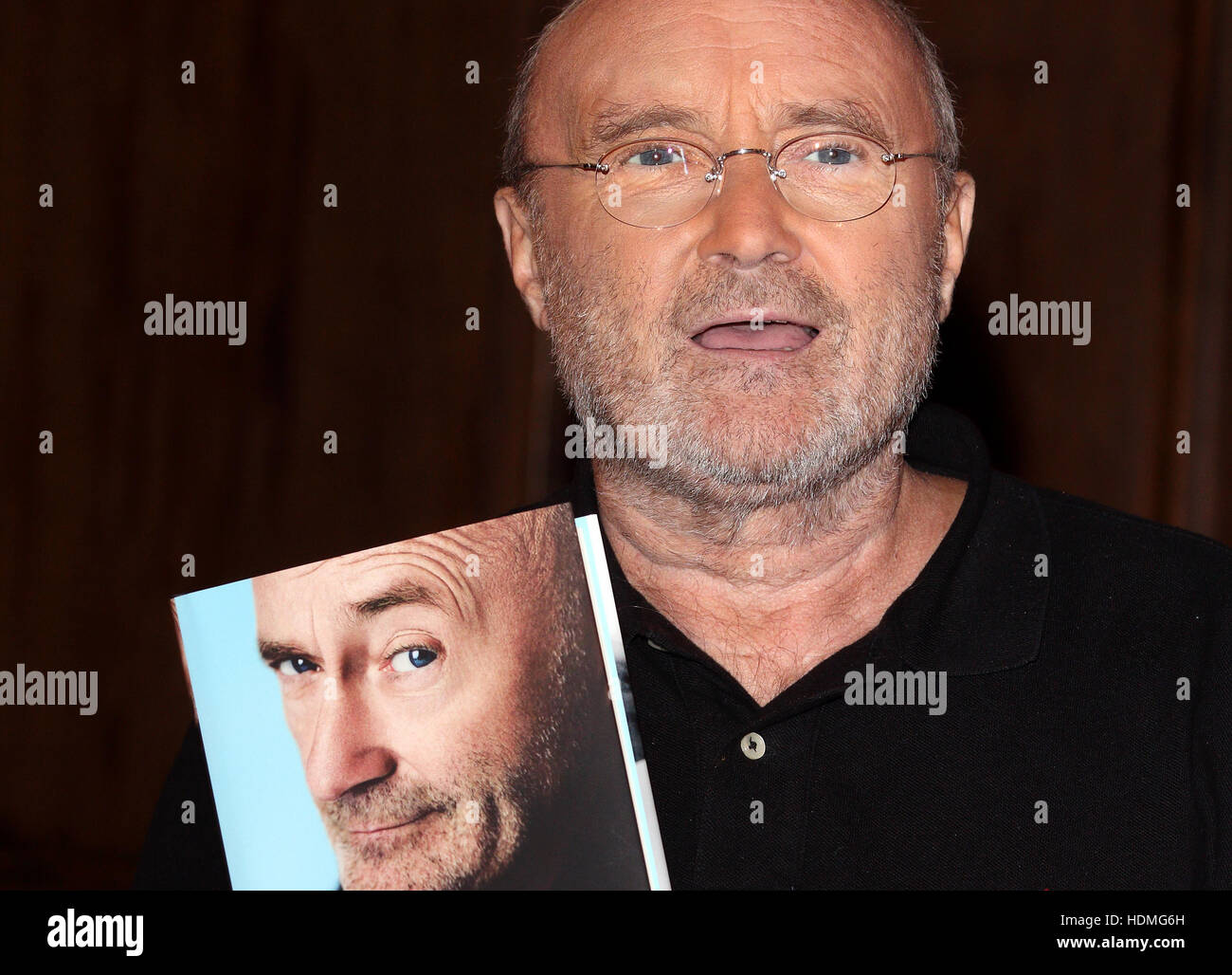 Actor singer phil collins hi-res stock photography and images - Alamy