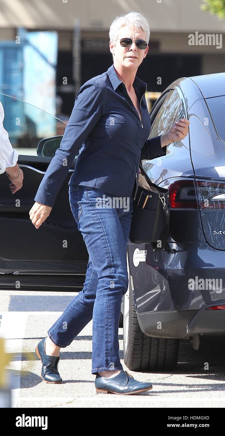 Jamie Lee Curtis out in Los Angeles, California Featuring: Jamie Lee ...