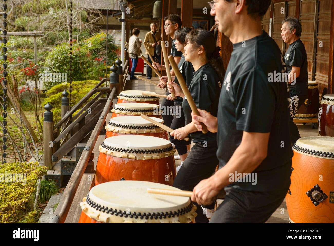 Japanese taiko drummers, Bishumondo Temple, Kyoto, Japan Stock Photo ...