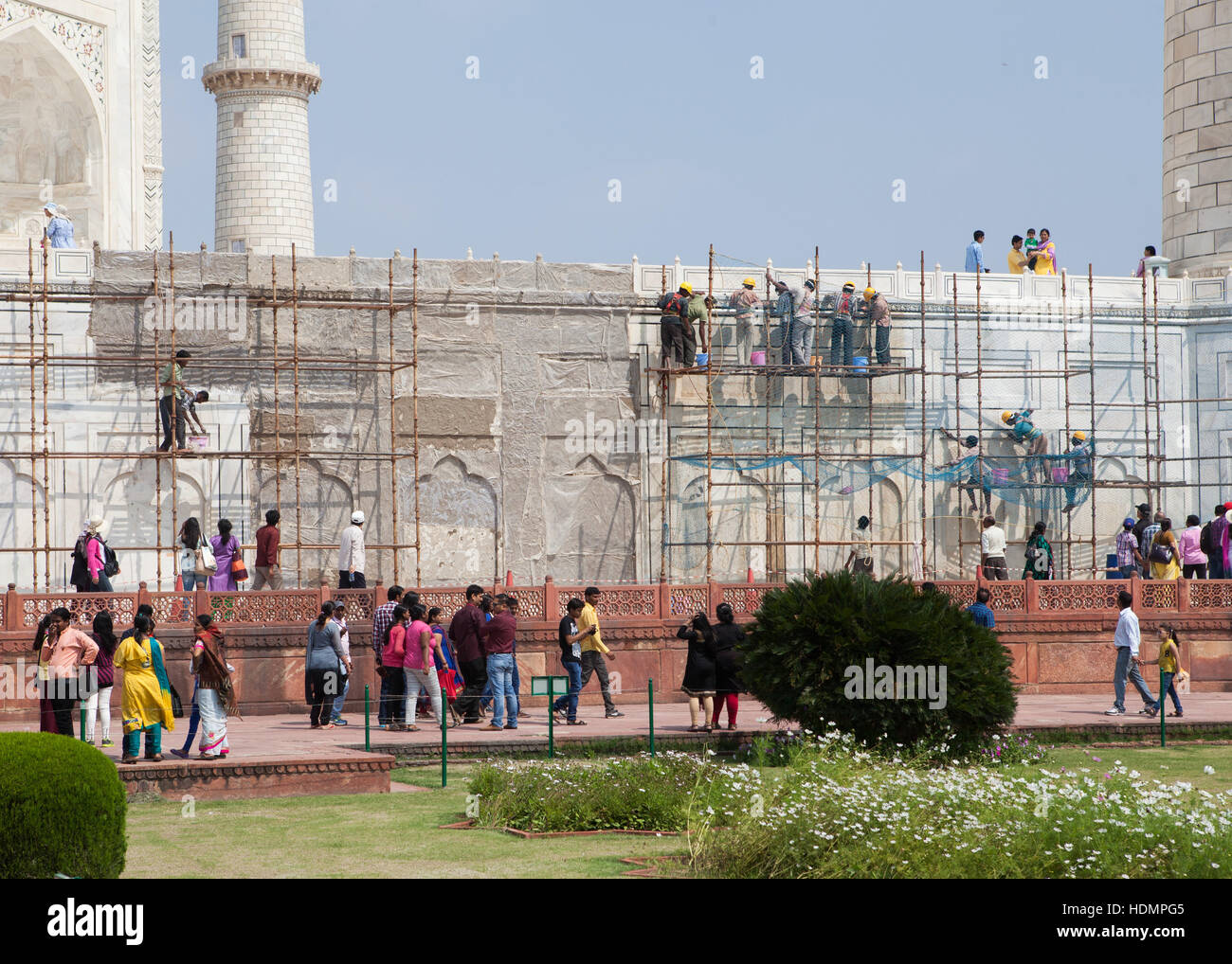 Workers cleaning the Taj Mahal,Agra,Uttar Pradesh,India Stock Photo - Alamy