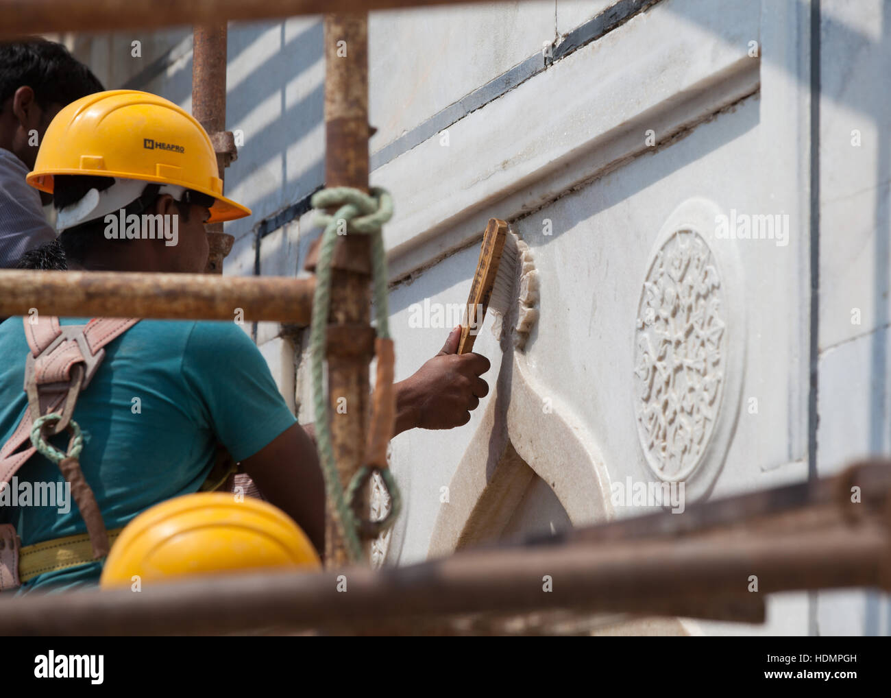 Workers cleaning the Taj Mahal,Agra,Uttar Pradesh,India Stock Photo - Alamy