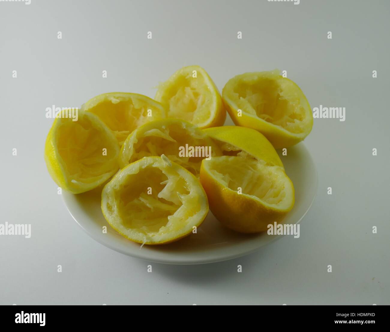Squeezed fresh lemons hi-res stock photography and images - Alamy