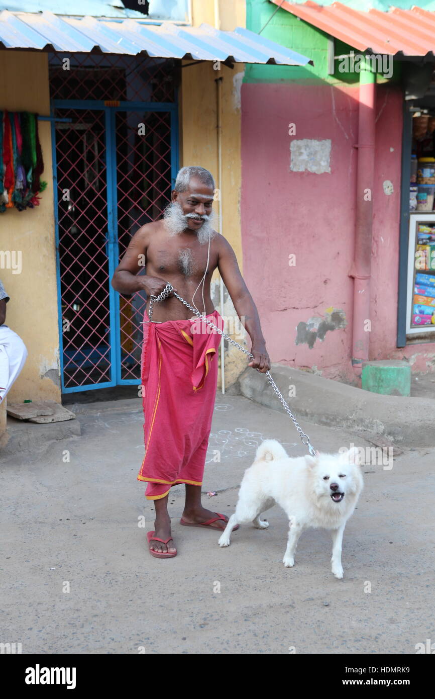 Dog chain hi-res stock photography and images - Alamy