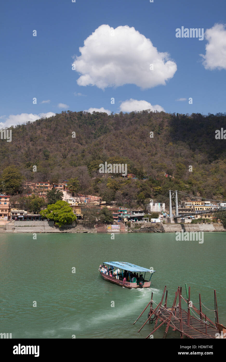 Ferry boat crossing Ganges river in Rishikesh, India Stock Photo - Alamy