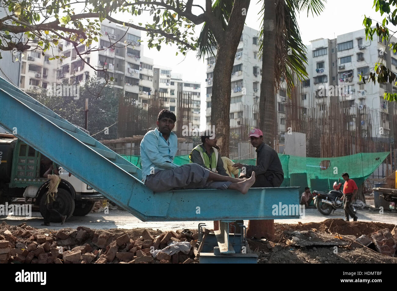 . builders and construction workers take a break, Mumbai, India Stock ...
