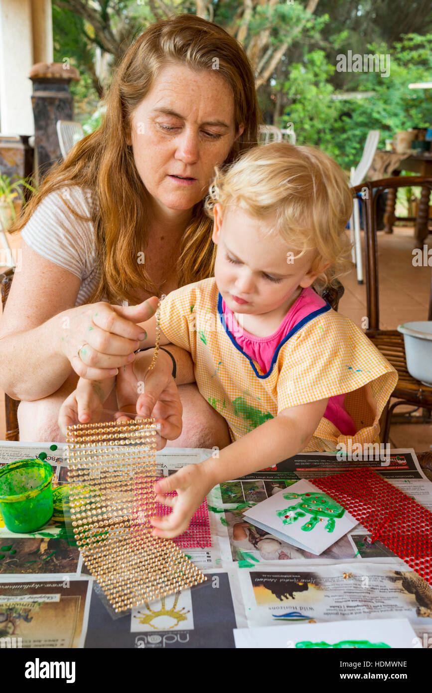 Children making craft hi-res stock photography and images - Alamy