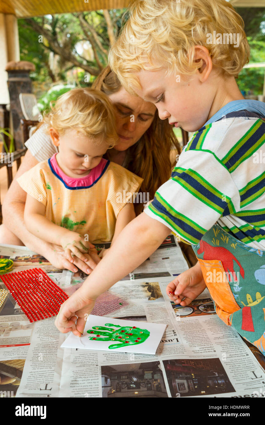 home craft small children making christmas cards Stock Photo - Alamy