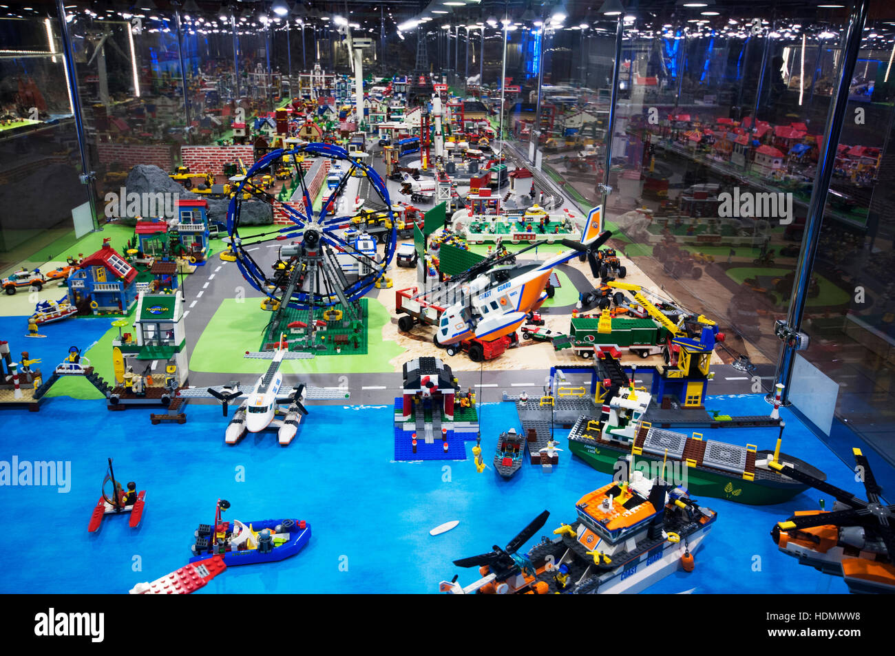 Lego brick sculpture hi-res stock photography and images - Alamy