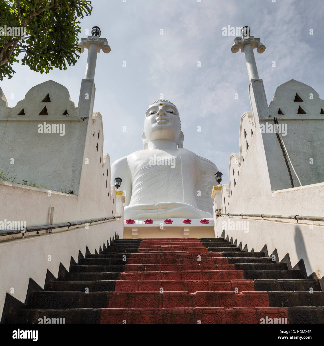 Bahirawakanda sri maha bodhi temple in kandy hi-res stock photography ...