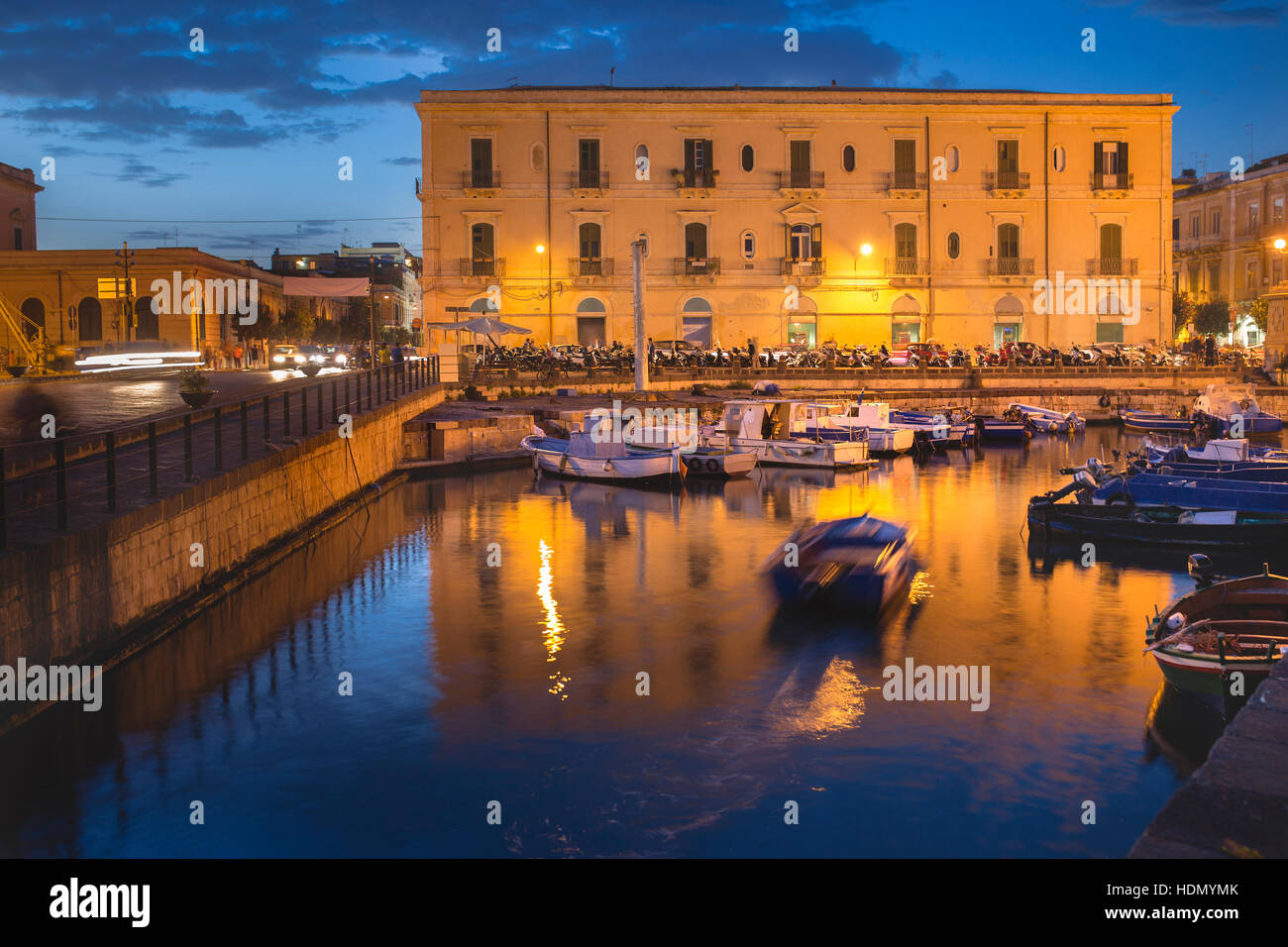 Canal of Syracusa (Syracuse) at night- Sicily, Italy Stock Photo - Alamy