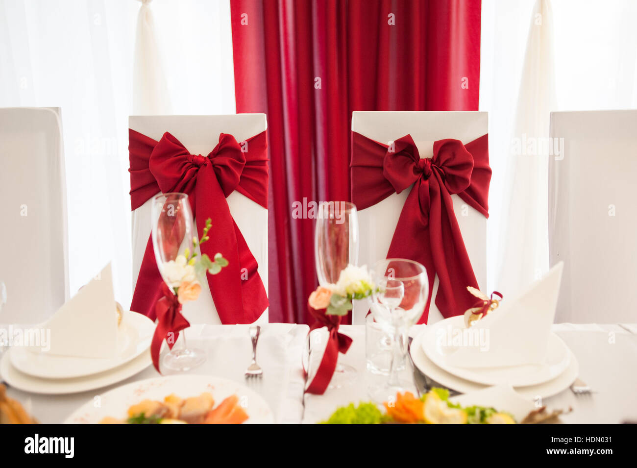 Wedding arch in gold hi-res stock photography and images - Alamy