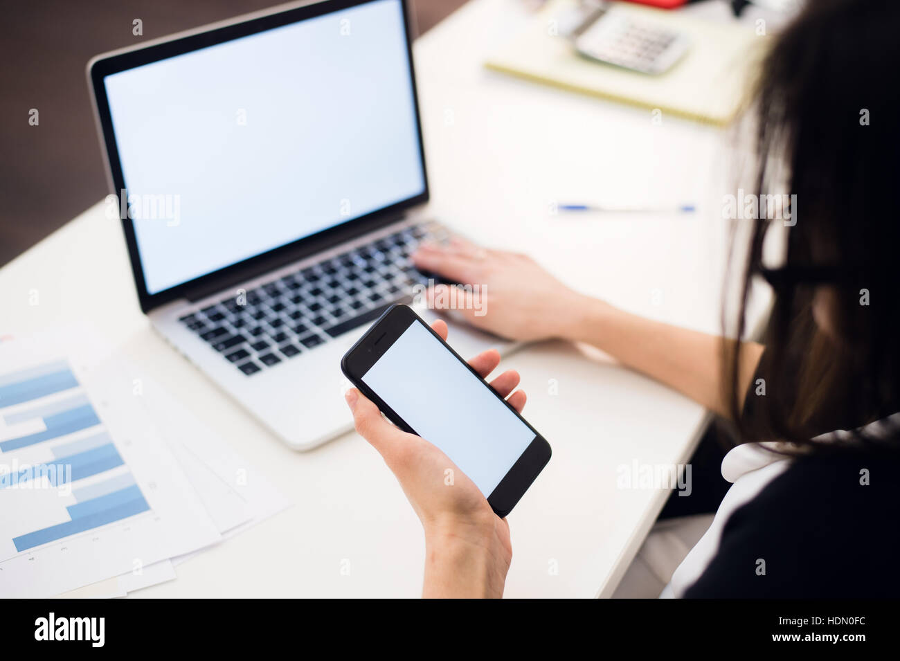 Womans hands smartphone laptop hi-res stock photography and images - Alamy