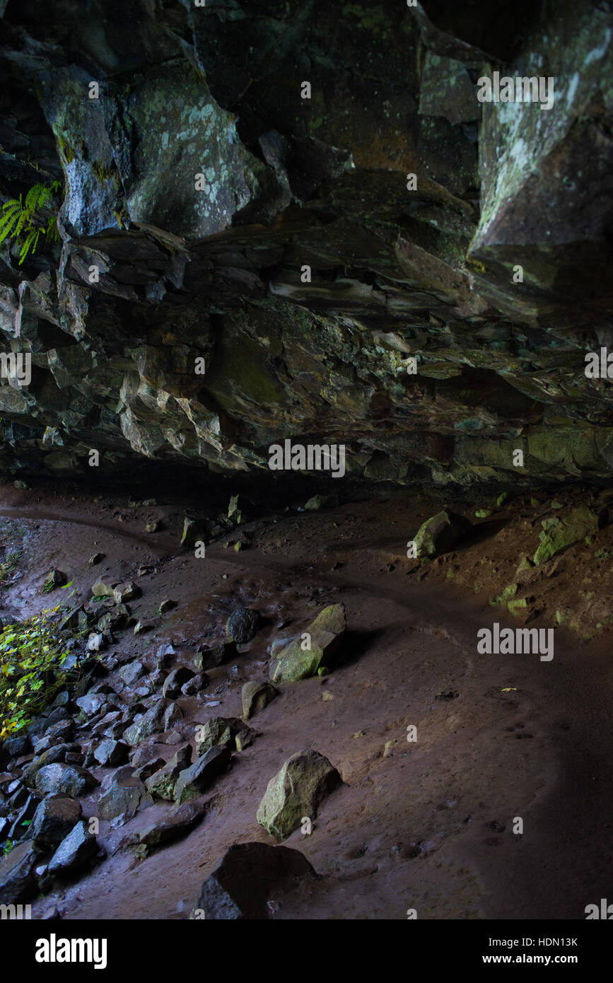 Trail underneath overhanging rock Stock Photo - Alamy