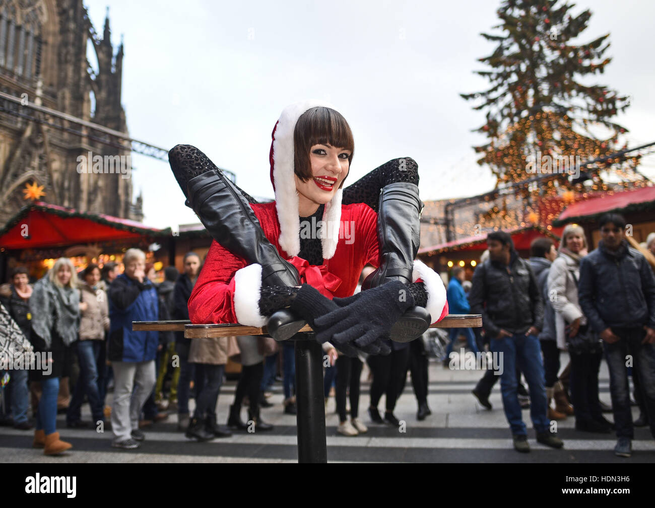 Cologne, Germany. 12th Dec, 2016. Contortionist Alina Ruppel shows off ...