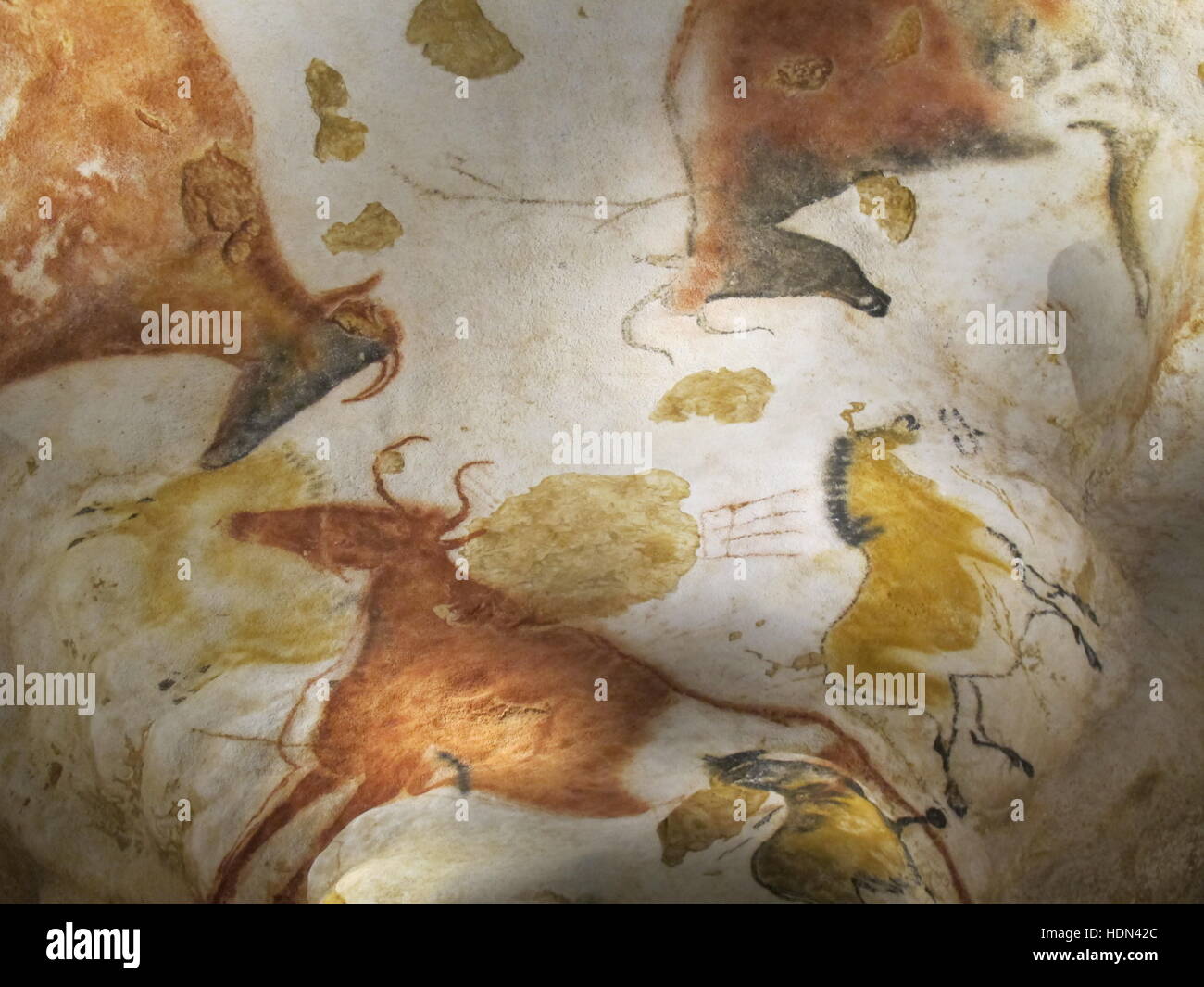 Montignac, France. 8th Dec, 2016. A reproduction of the prehistoric ...