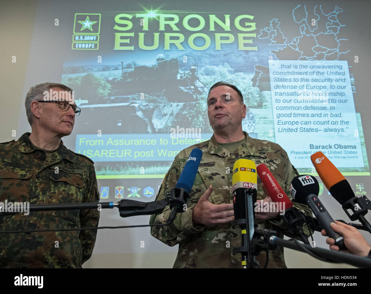 Osterholz-Scharmbeck, Germany. 13th Dec, 2016. Lieutenant General Peter ...