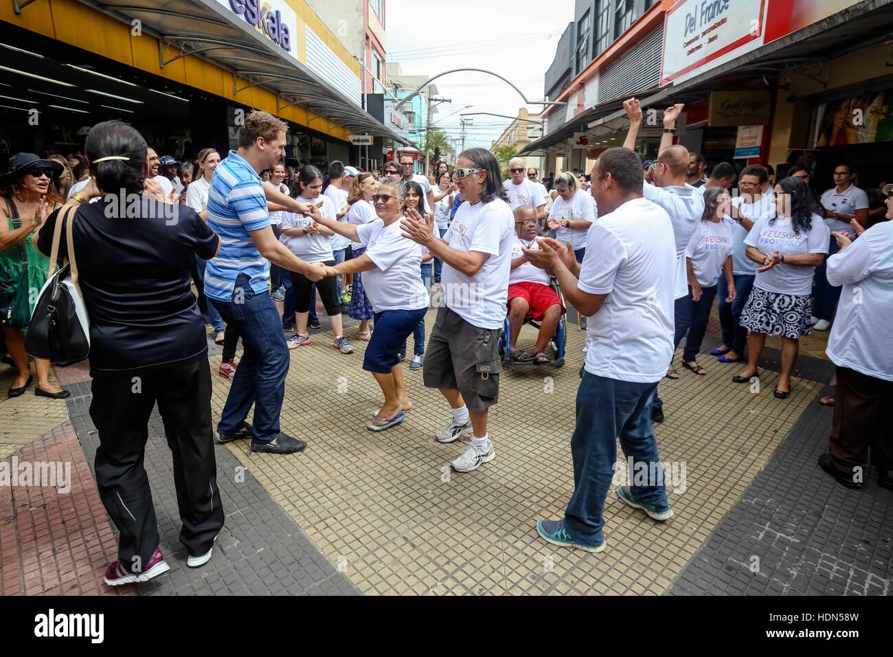 SÃO JOSÉ DOS CAMPOS, SP - 13.12.2016: DIA NACIONAL DO DEFICIENTE VISUAL ...