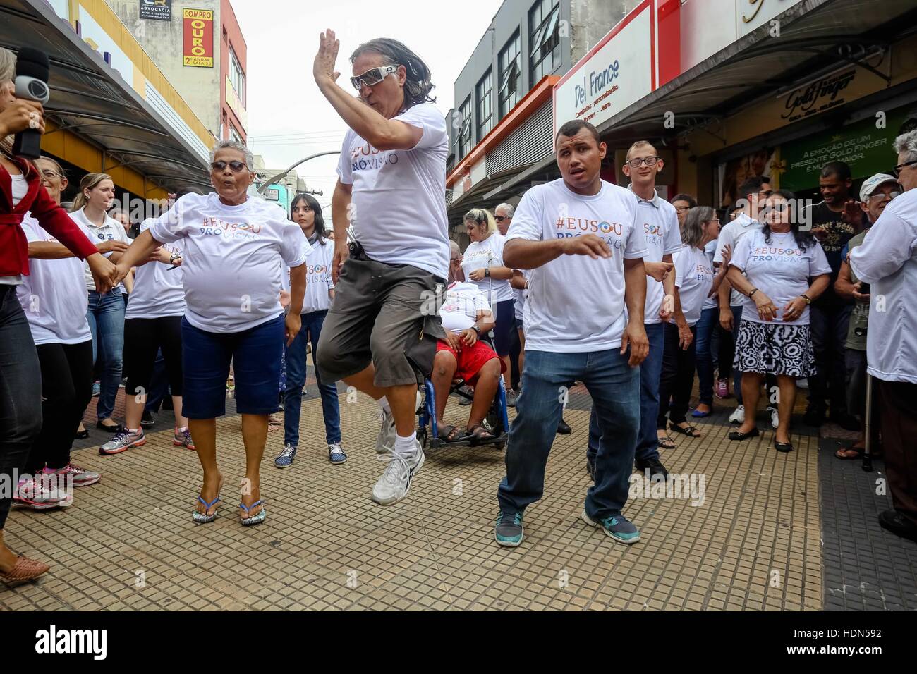 SÃO JOSÉ DOS CAMPOS, SP - 13.12.2016: DIA NACIONAL DO DEFICIENTE VISUAL ...
