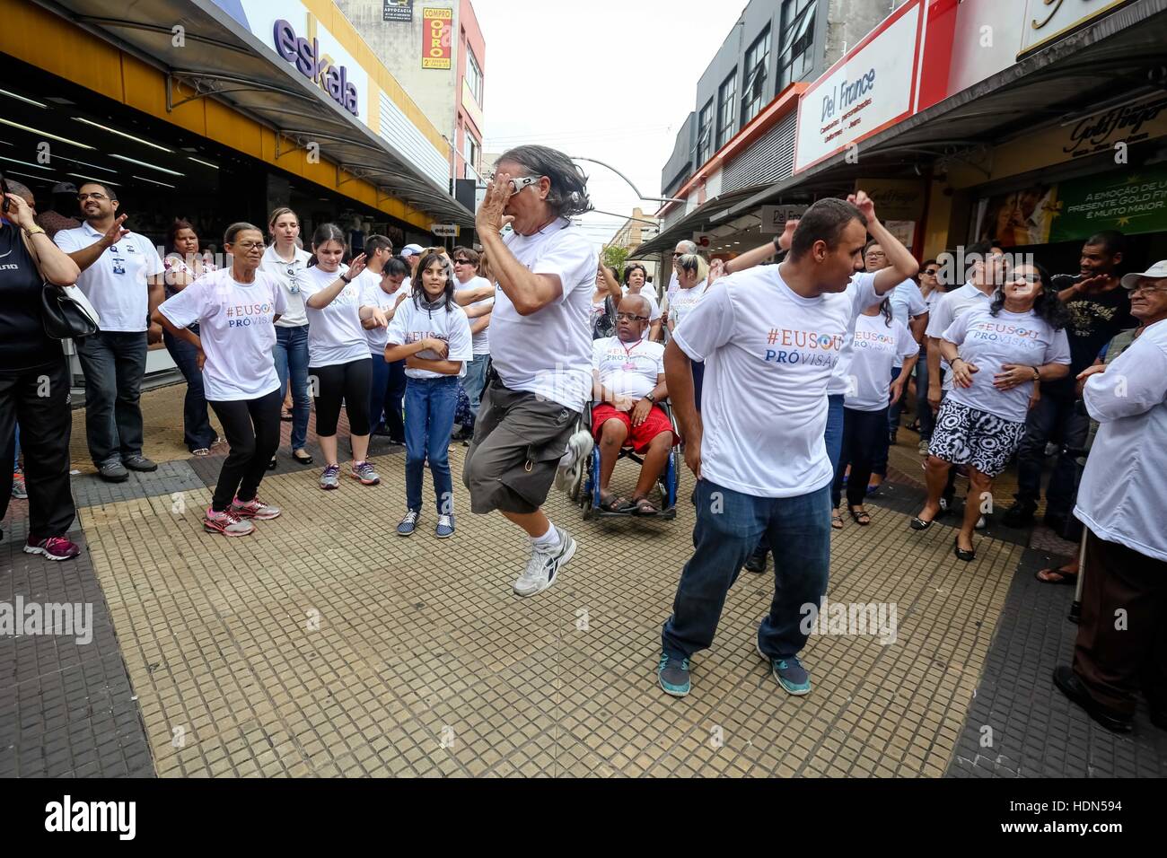 SÃO JOSÉ DOS CAMPOS, SP - 13.12.2016: DIA NACIONAL DO DEFICIENTE VISUAL ...