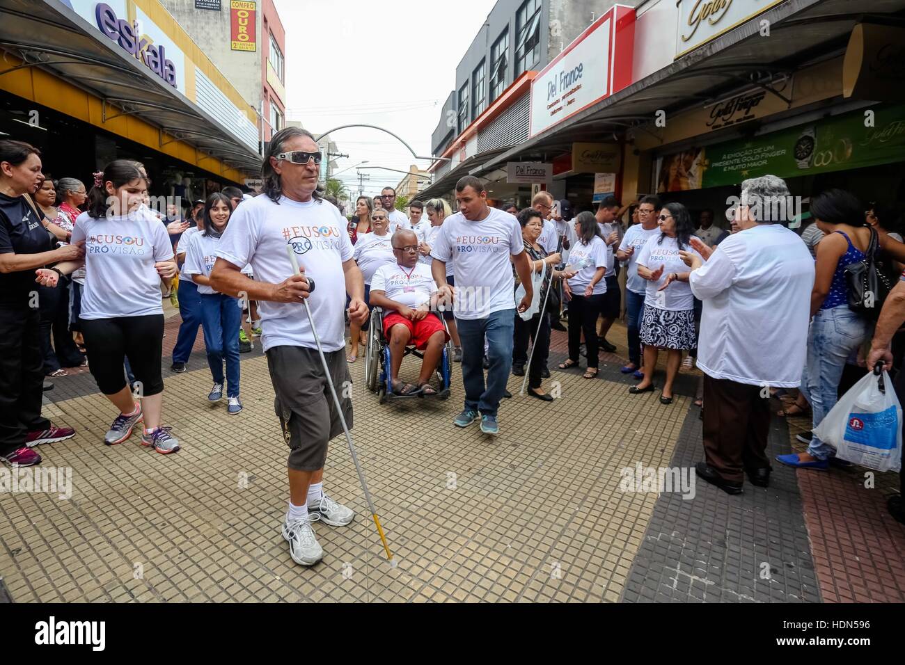 SÃO JOSÉ DOS CAMPOS, SP - 13.12.2016: DIA NACIONAL DO DEFICIENTE VISUAL ...