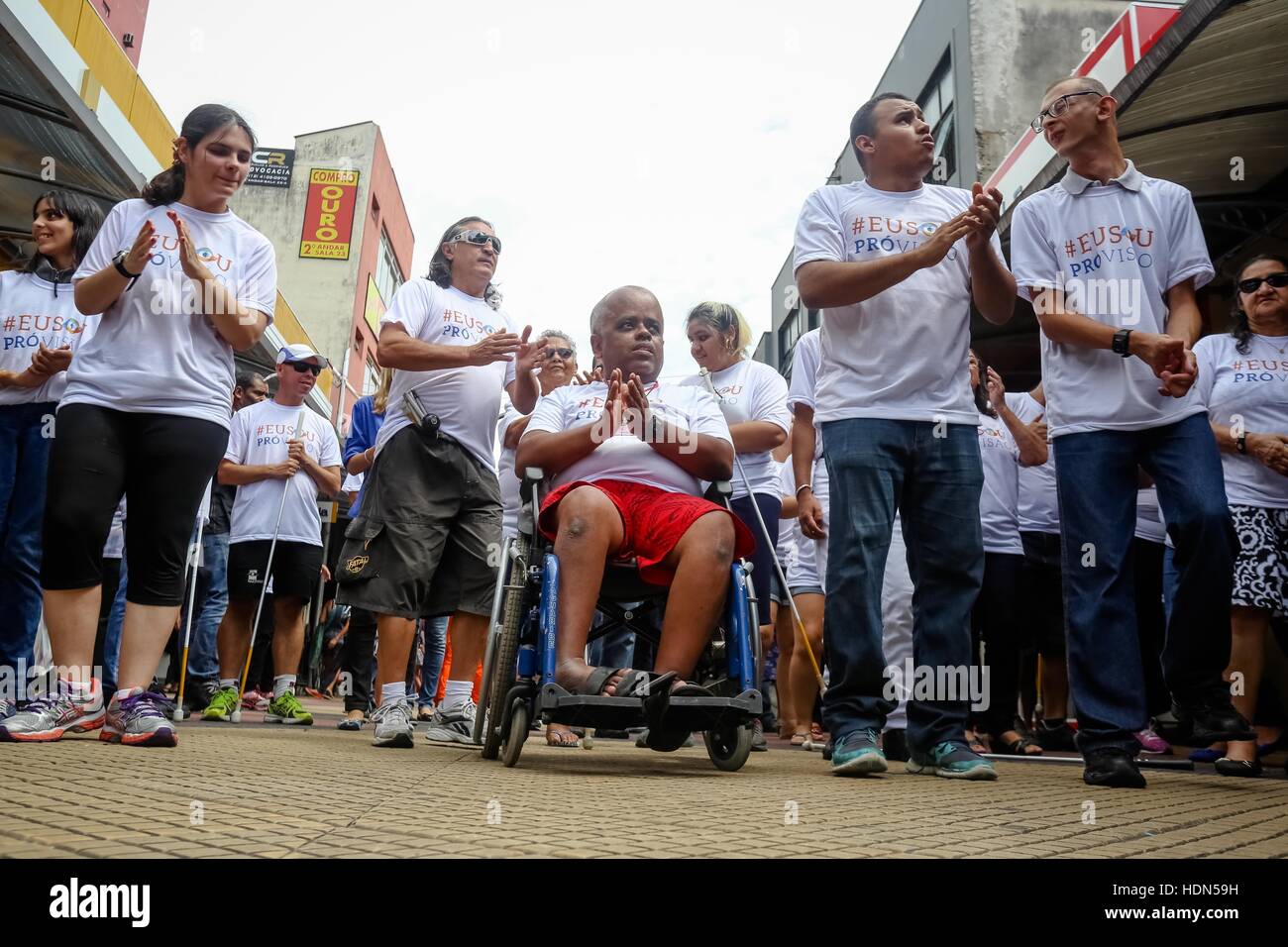 SÃO JOSÉ DOS CAMPOS, SP - 13.12.2016: DIA NACIONAL DO DEFICIENTE VISUAL ...
