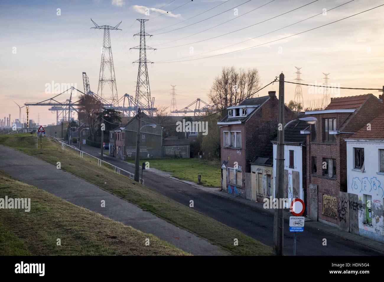 Doel, Belgium. 9th Dec, 2016. Belgium, Doel. The cooling towers of the ...