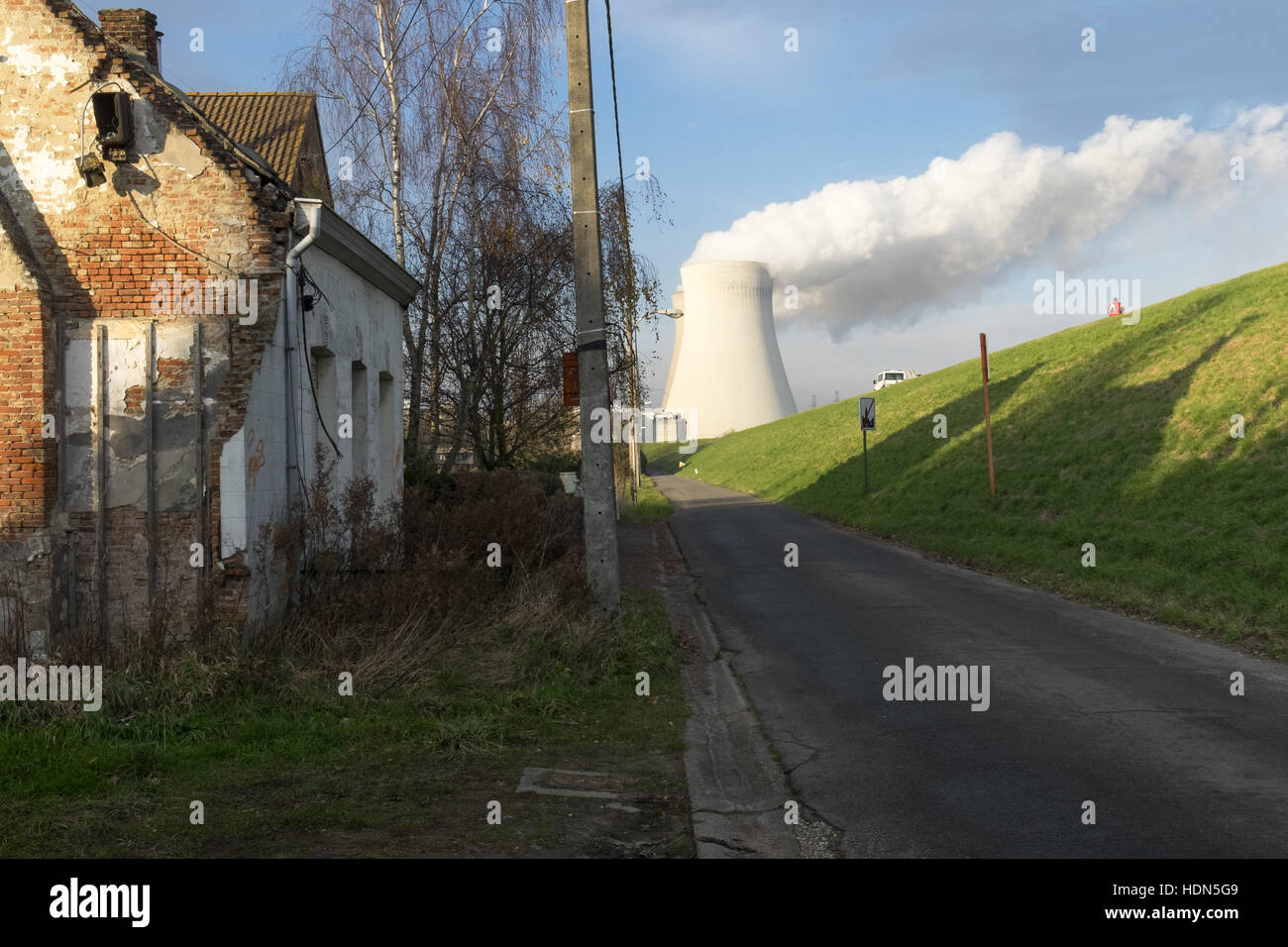 Doel, Belgium. 9th Dec, 2016. Belgium, Doel. The cooling towers of the ...