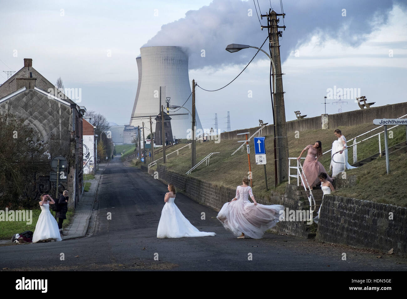 Doel, Belgium. 9th Dec, 2016. Belgium, Doel. The cooling towers of the ...
