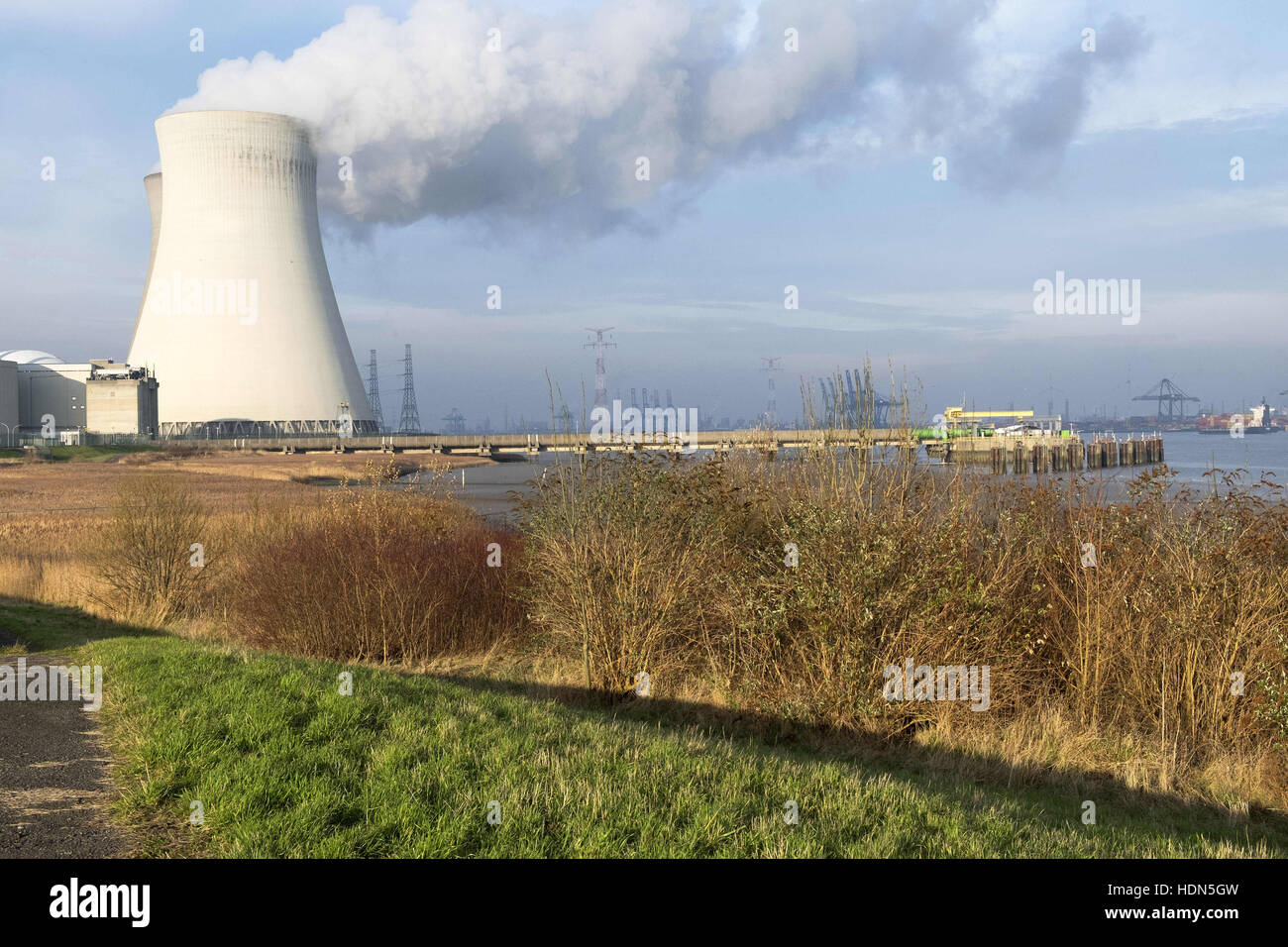 Doel, Belgium. 9th Dec, 2016. Belgium, Doel. The cooling towers of the ...