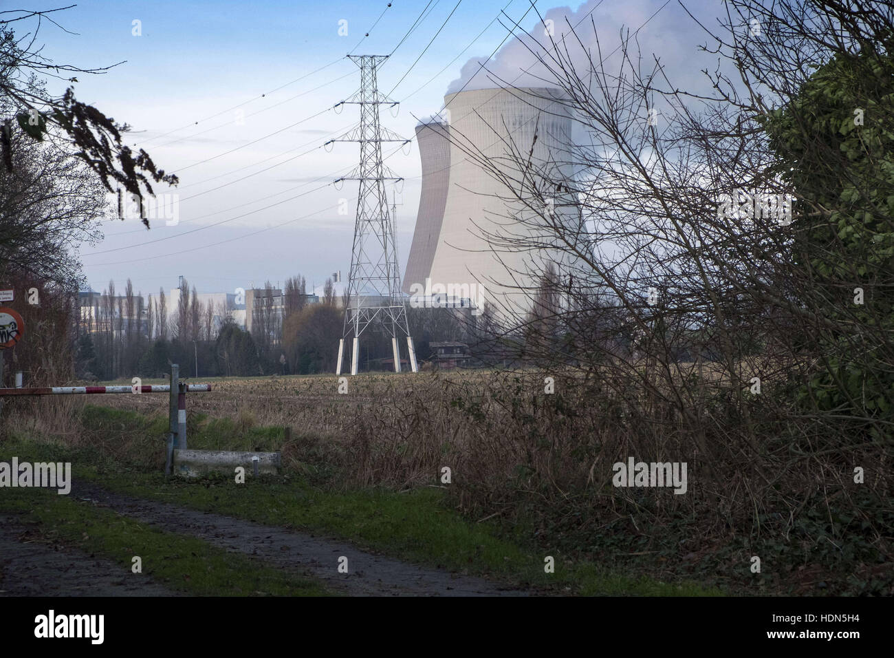 Doel, Belgium. 9th Dec, 2016. Belgium, Doel. The cooling towers of the ...