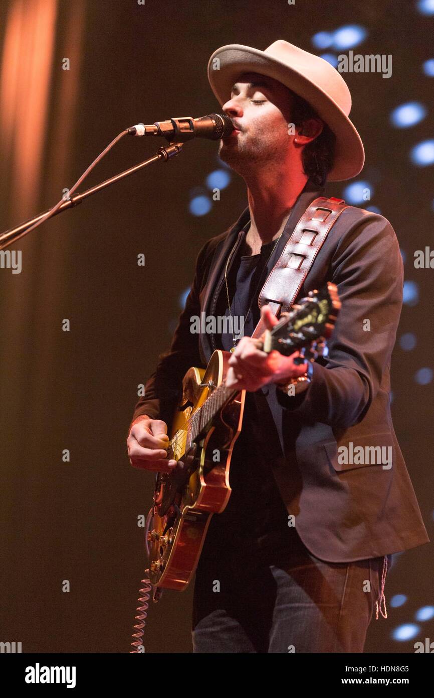 Inglewood, California, USA. 11th Dec, 2016. JONATHAN RUSSELL of The ...