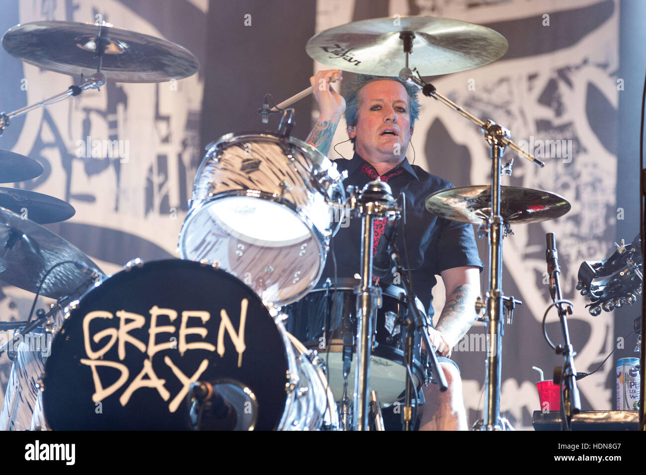 Chicago, Illinois, USA. 23rd Oct, 2016. TRE COOL of Green Day performs ...