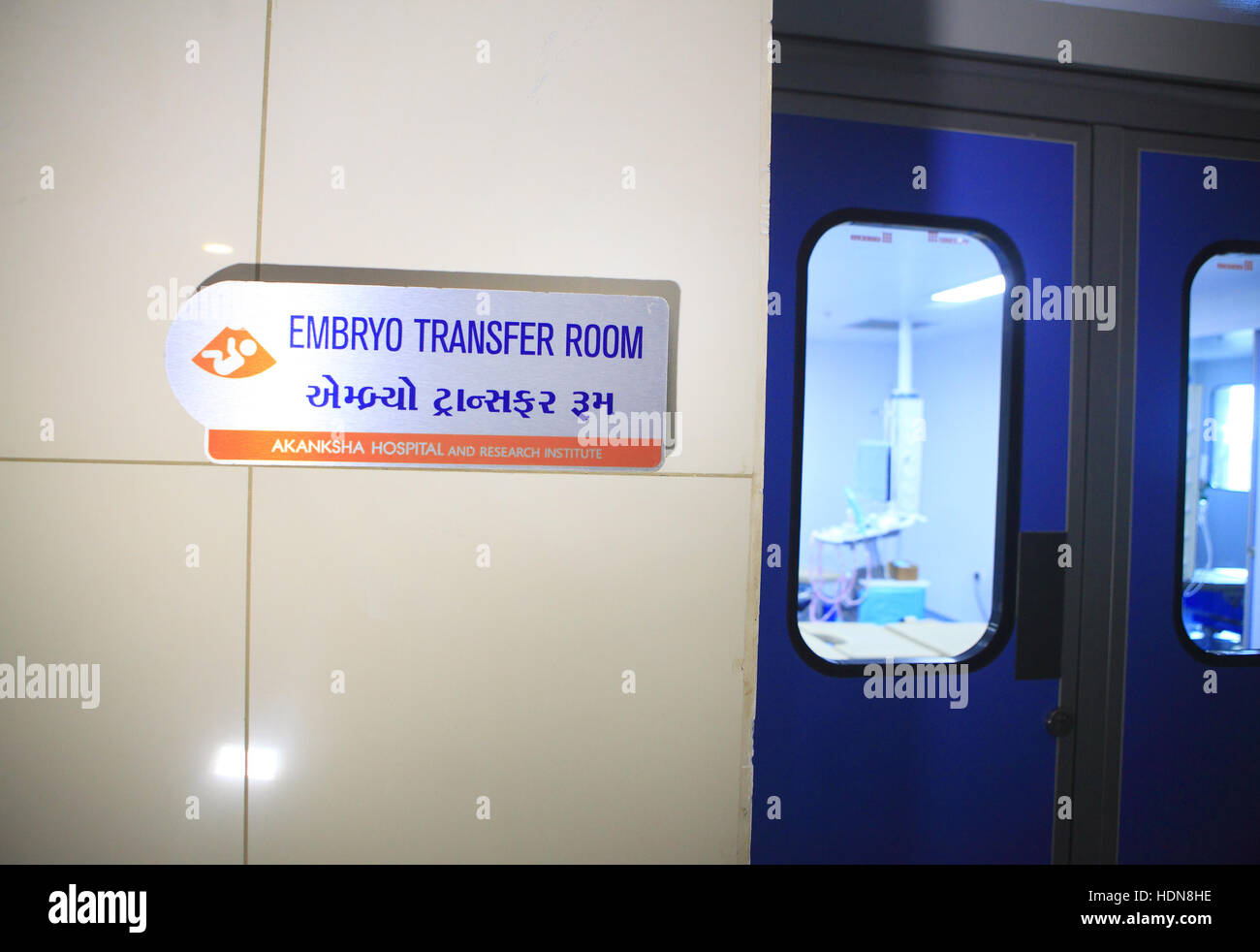 Embryo transfer hi-res stock photography and images - Alamy