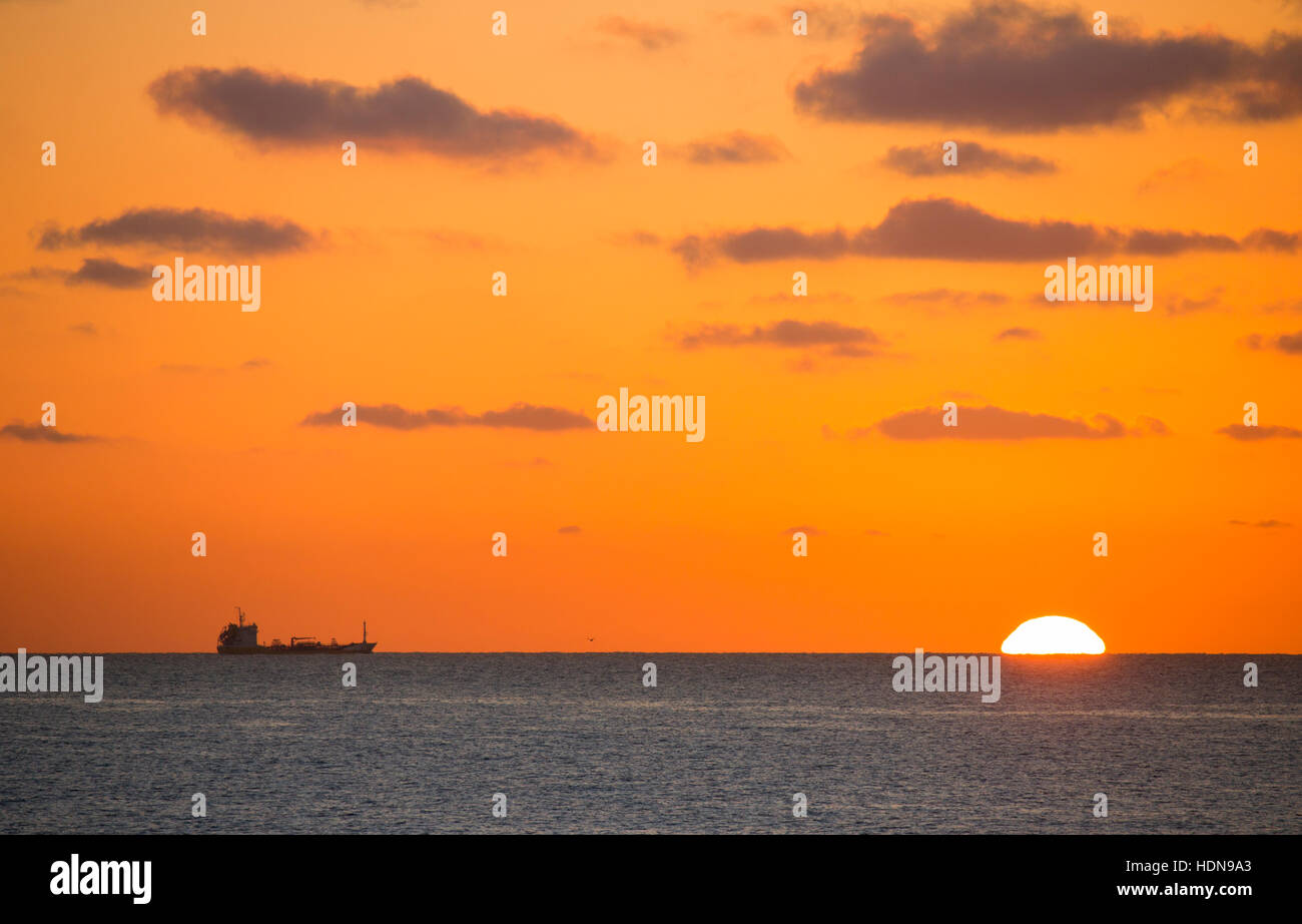 Tanker ships hi-res stock photography and images - Alamy