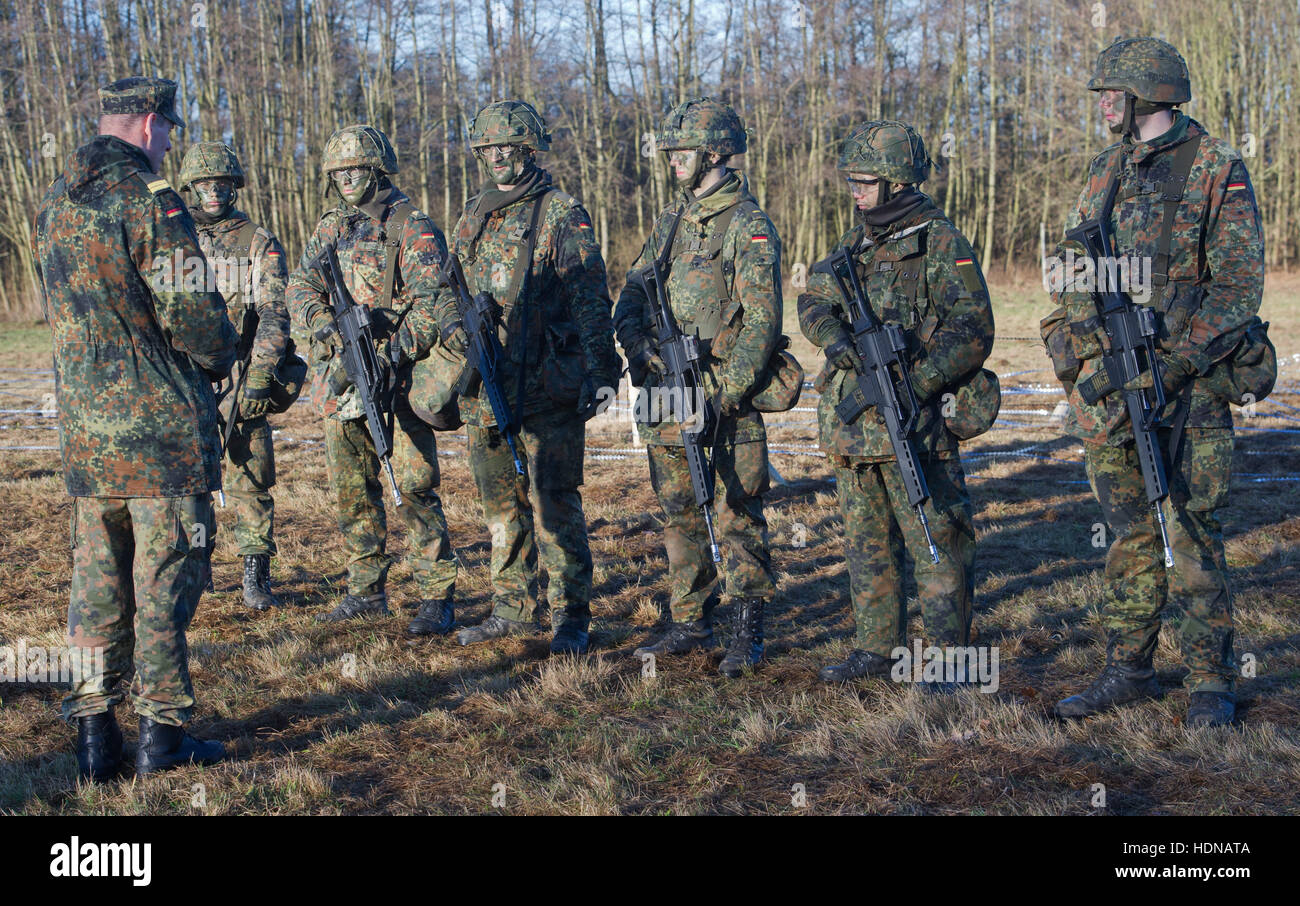 Soldiers in their basic training hold assault rifles of the type G36 on ...