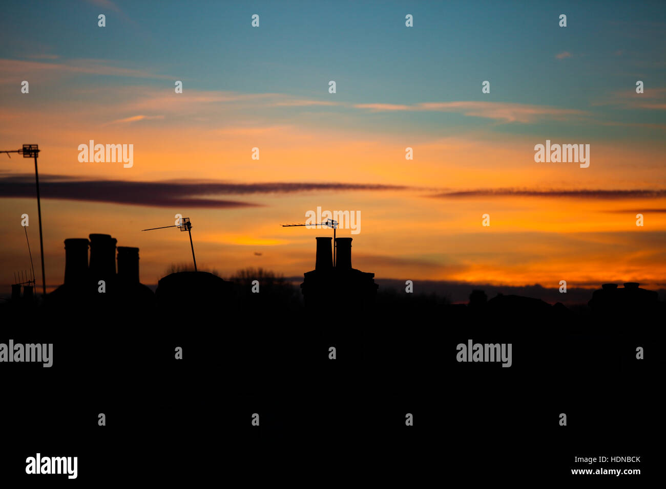 London, UK. 14th Dec, 2016. A golden winter sunset over north London ...