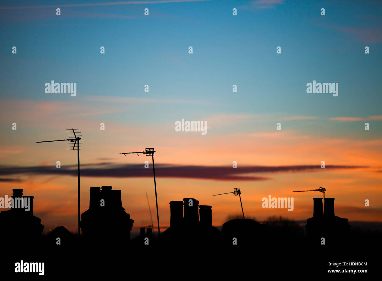 London, UK. 14th Dec, 2016. A golden winter sunset over north London ...