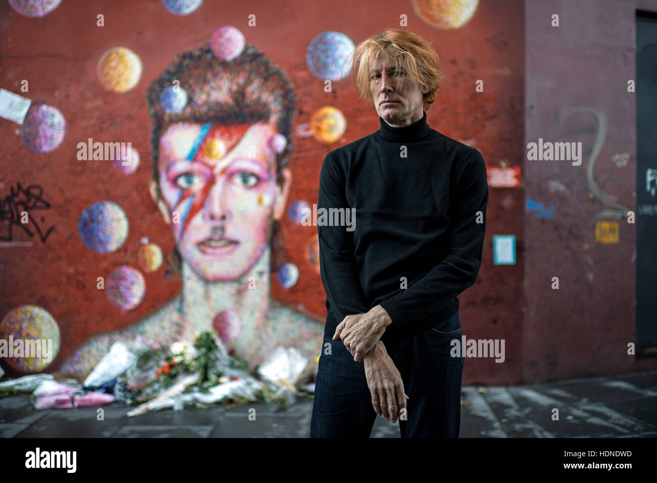 London, UK. 10th Nov, 2016. Musician Charlie Fowler pictured in front ...