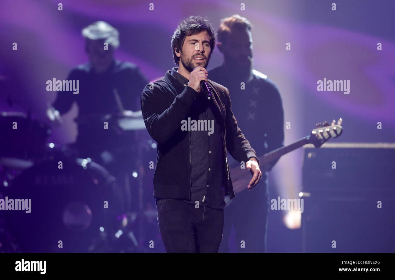 Max giesinger hi-res stock photography and images - Alamy